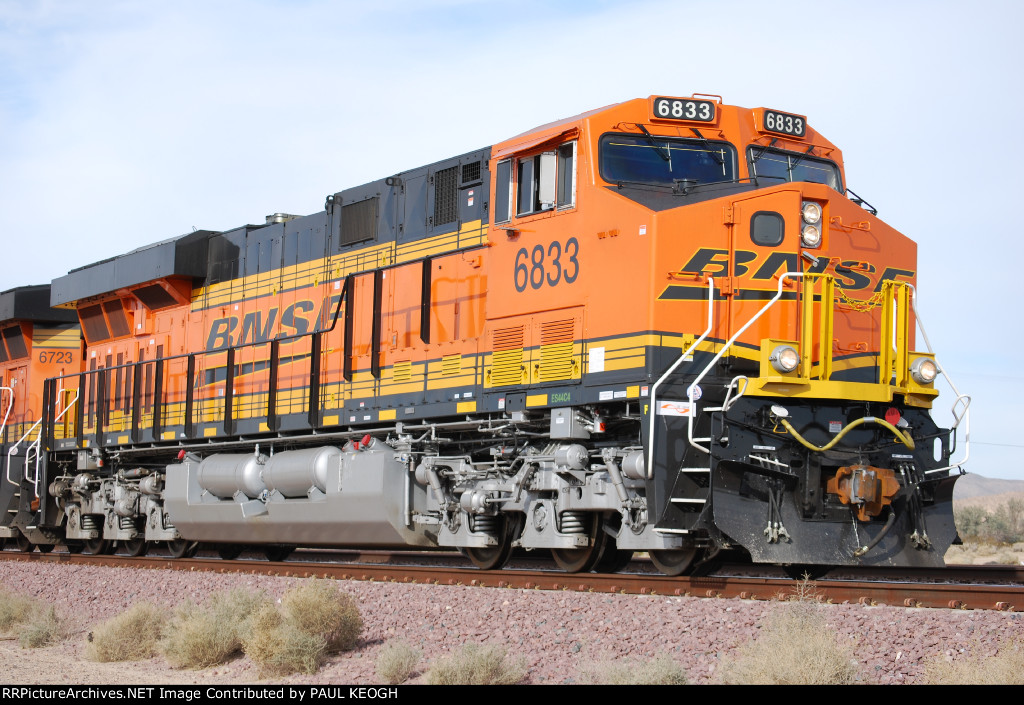 Sitting Patiently to Roll Eastbound with the S LHT-LDR, BNSF 6833 waits for the Hot Z9 to pass Her.